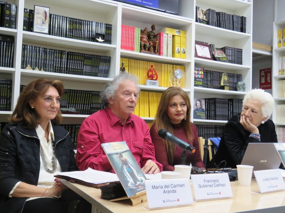 Presentación del libro 'Raíces de luz' de Julieta Deossa