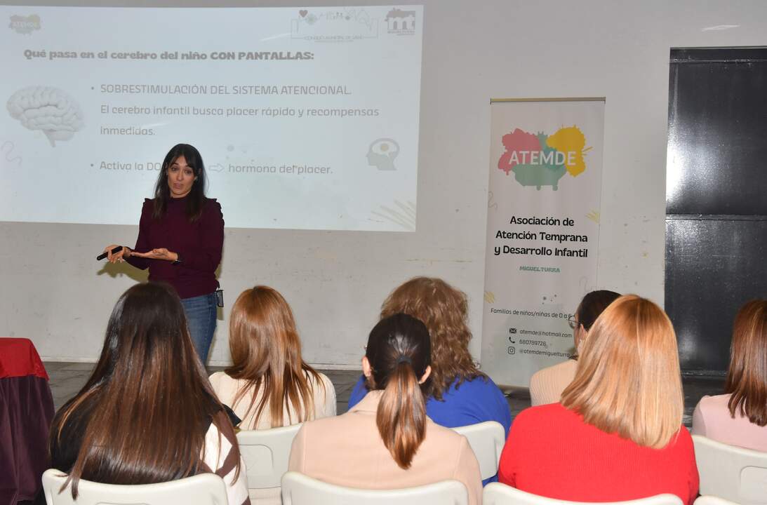 Familias y profesionales de Miguelturra acuden a la charla sobre ...